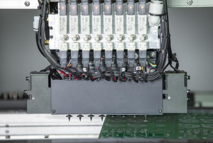 Full Automatic PCB Making Machine CHM-861 PCB Assembly 8 Heads 100 Feeders